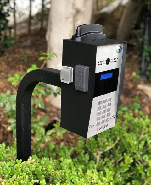 Live Video Access Control Solution - the Watchman W450